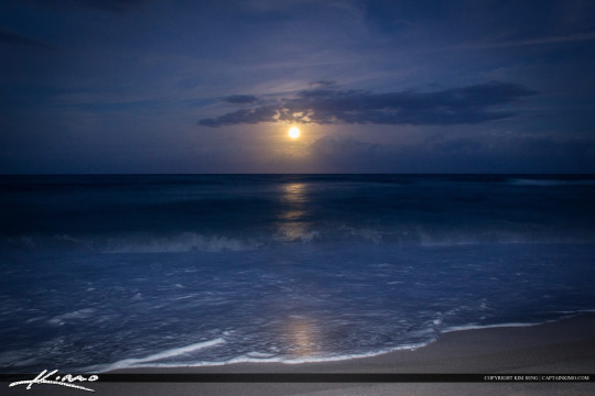Full Moon Rise Over Ocean at Beach | Royal Stock Photo