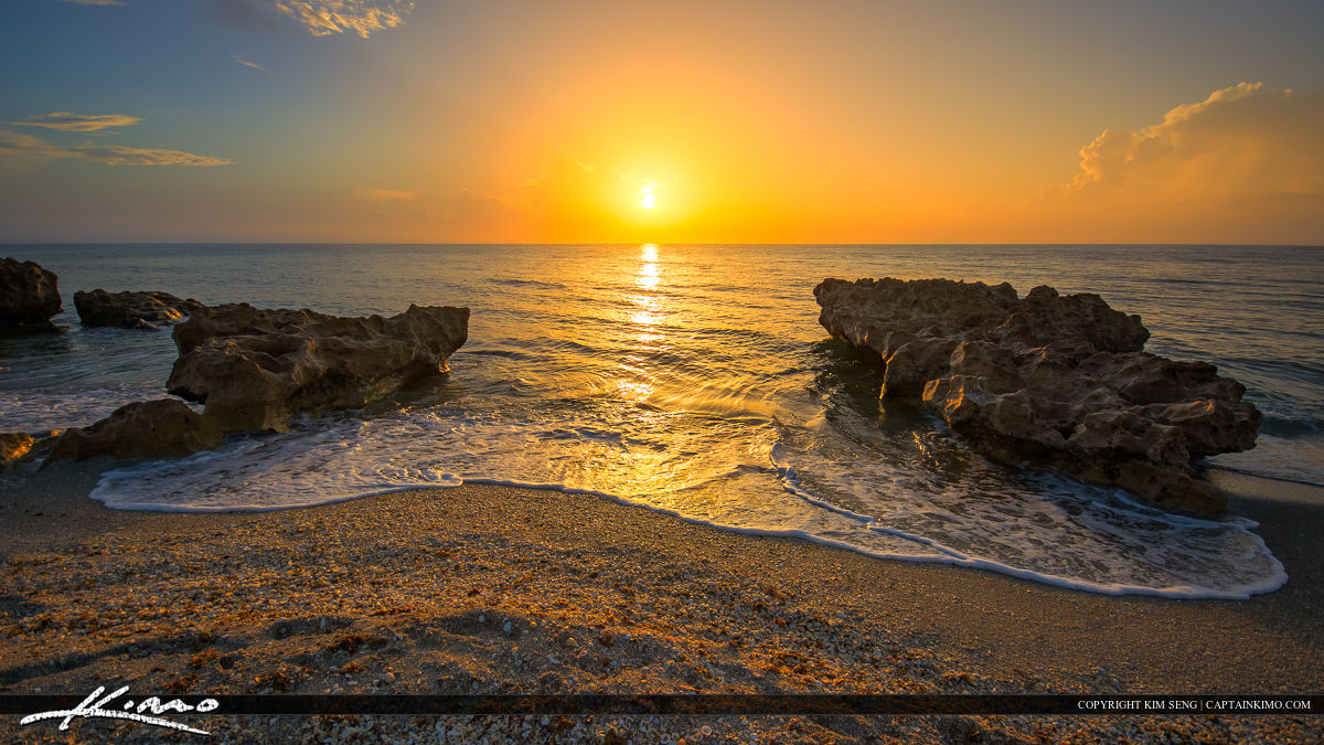 Calm Day at the Beach in Coral Cove Park - Royal Stock Photo