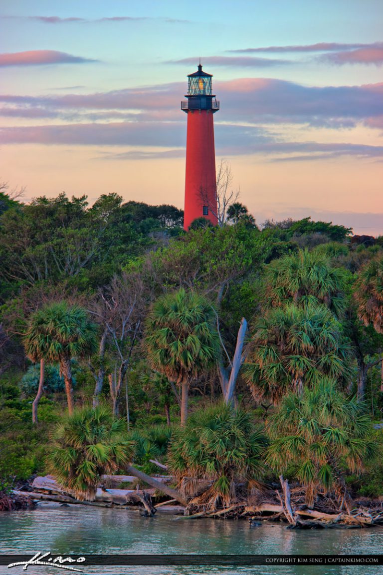 Jupiter Inlet Lighthouse from Catos Bridge - Royal Stock Photo