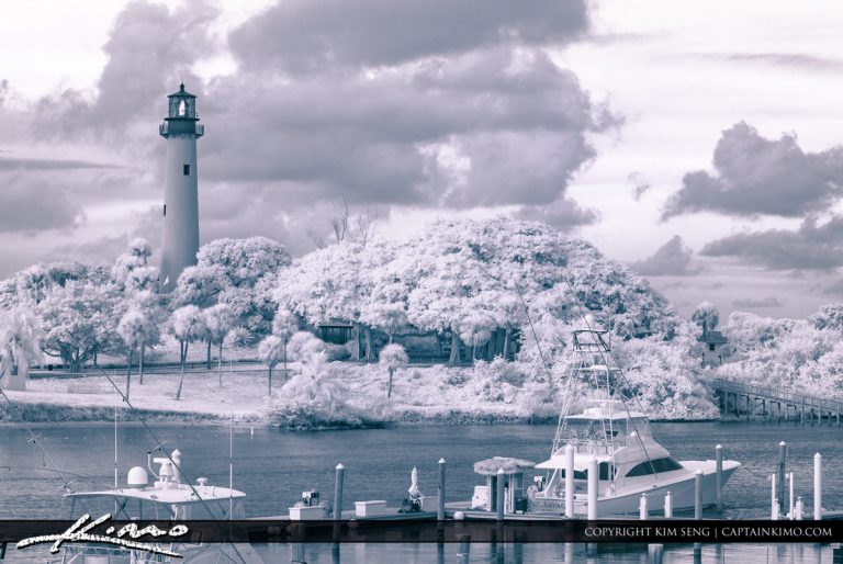 Jupiter Inlet Lighthouse from US1 Bridge - Royal Stock Photo