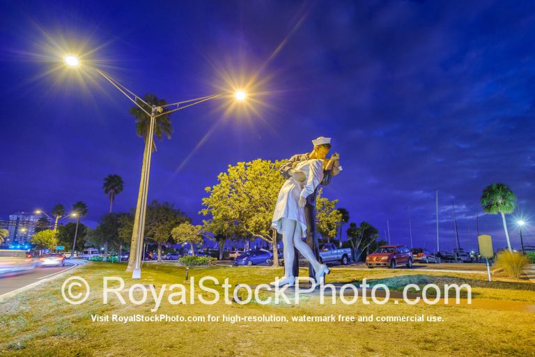 Sarasota Bayfront Unconditional Surrender Sailor and Nurse Kissi ...