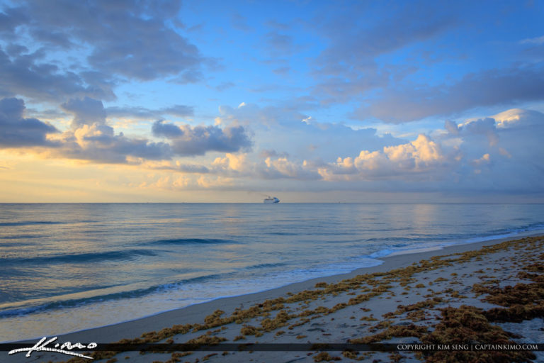 Singer Island Florida Sunrise at Riviera Beach - Royal Stock Photo