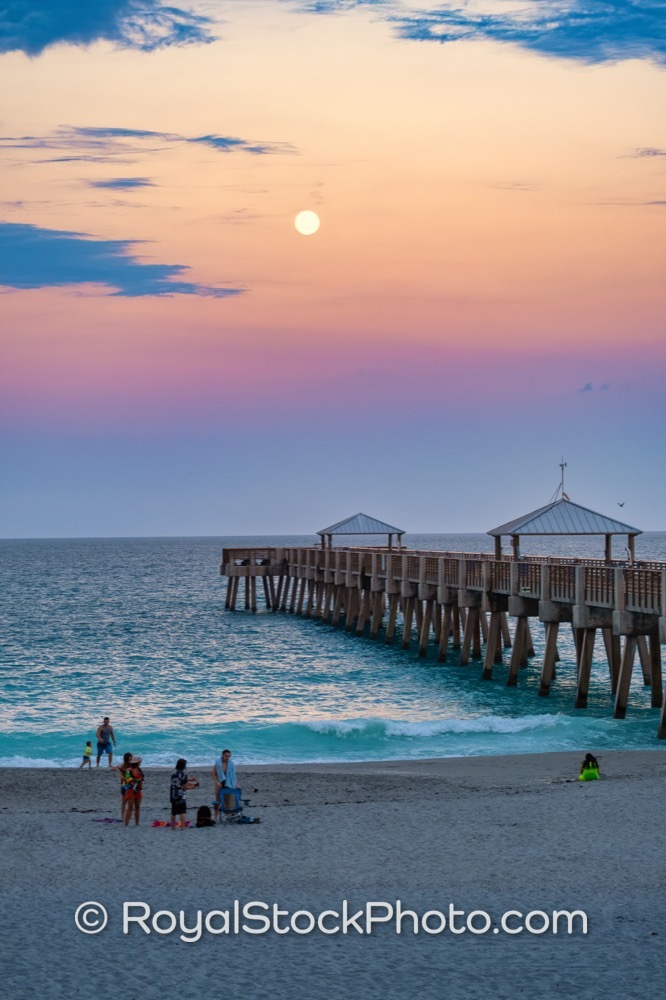 Visit Juno Beach Pier for Stunning Ocean Views and Delightful Evening ...