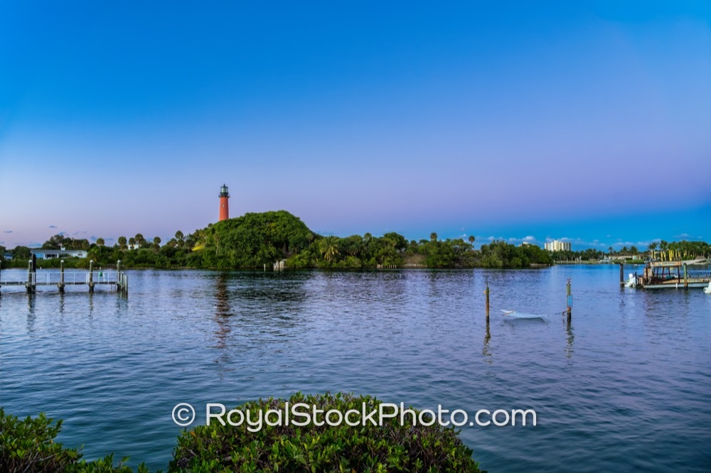 Explore Sunset Views of the Historic Jupiter Inlet Lighthouse in South ...