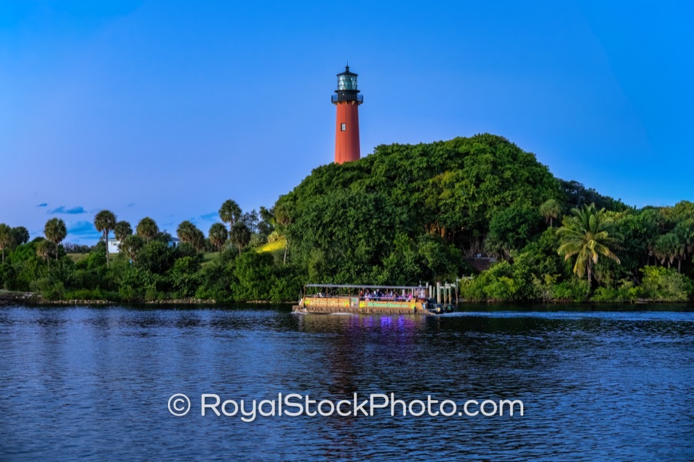 Iconic Jupiter Inlet Lighthouse Glows as Sunset Yachts Amble Off Love ...