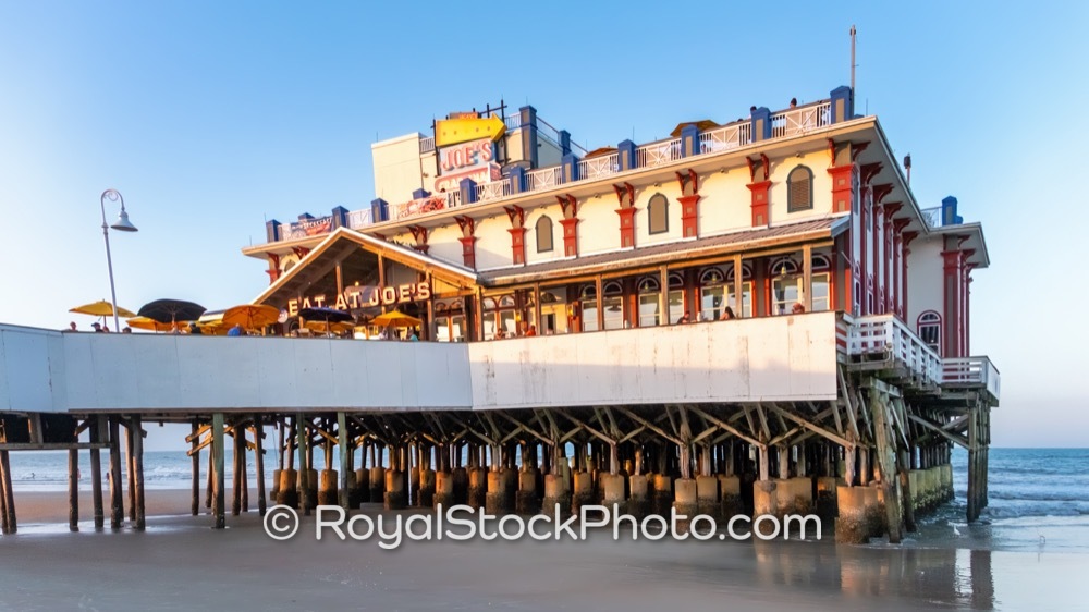 Waterfront Dining Experience at Joes Crab Shack Captures Vibrant ...