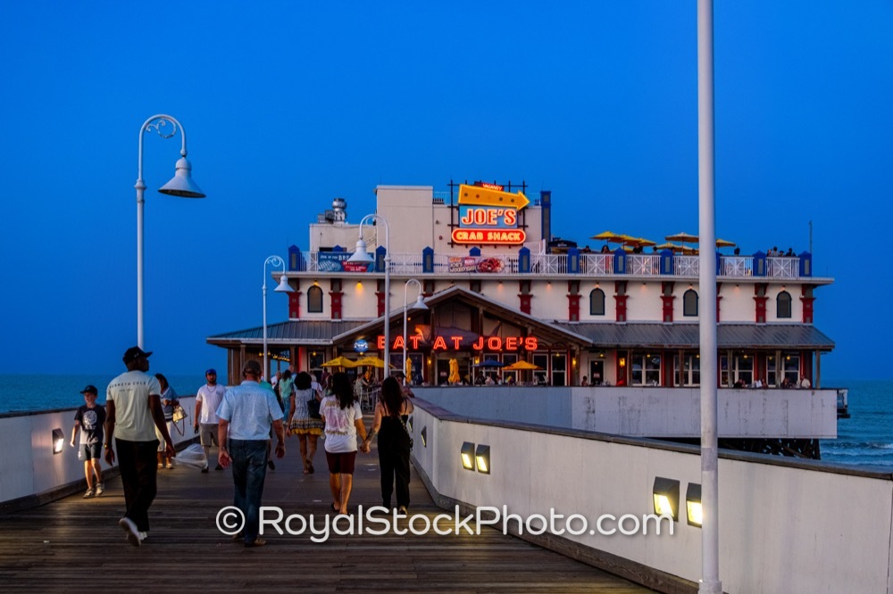 Evening Strolls at Daytona Beach Main Street Pier Highlight Leisure ...