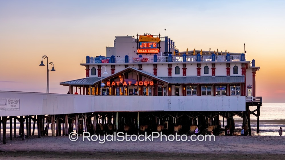 Vibrant Oceanfront Dining and Activities Showcase at Daytona Beach Main ...